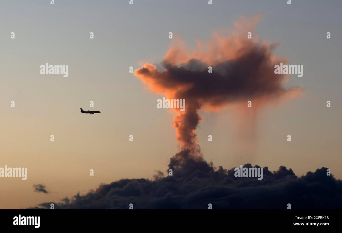 Aeroplane, jet, approaching Humberto Delgado Airport LPPT, in front of ...