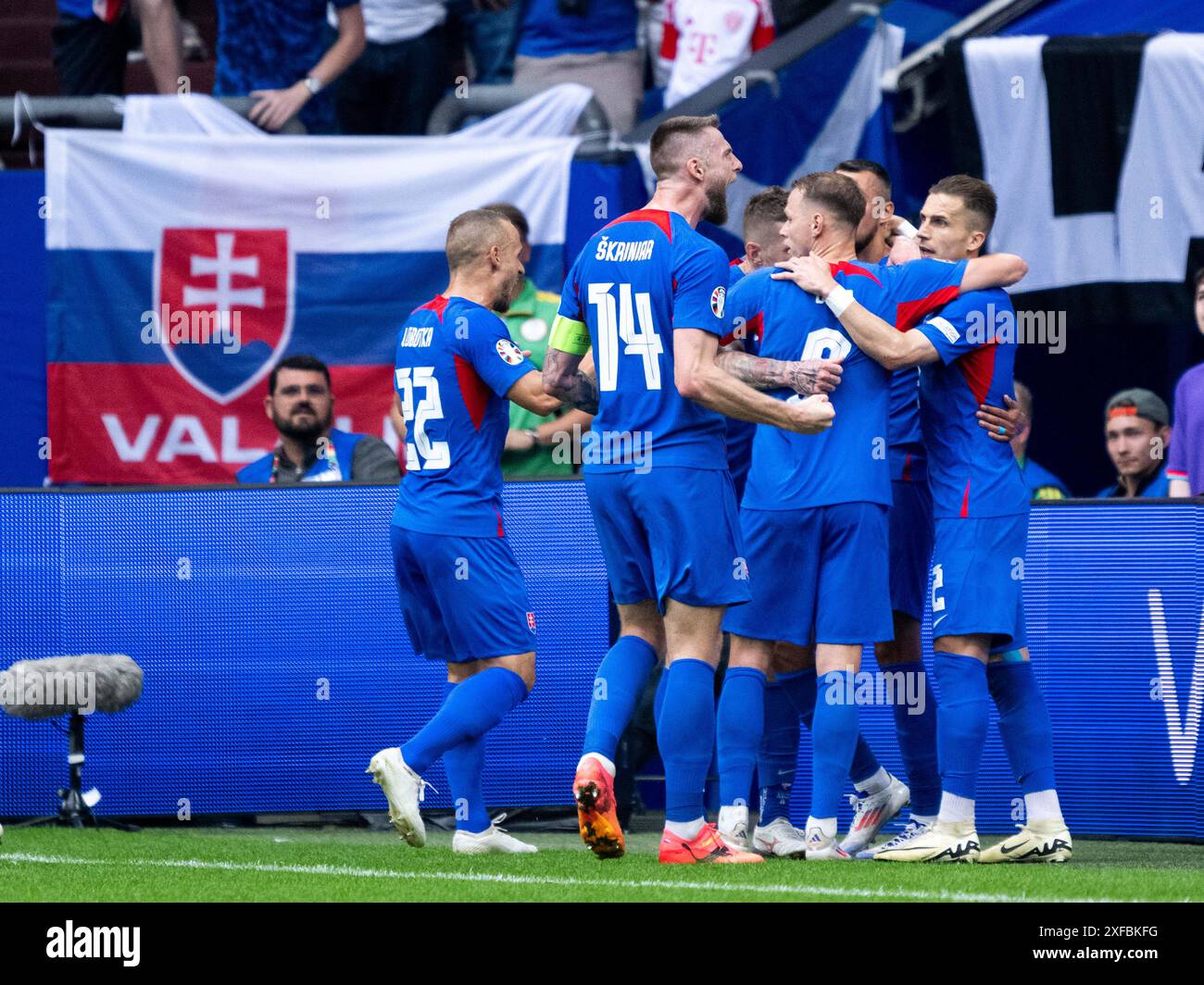 Stanislav Lobotka (Slowakei, #22), Milan Skriniar (Slowakei, #14 ...