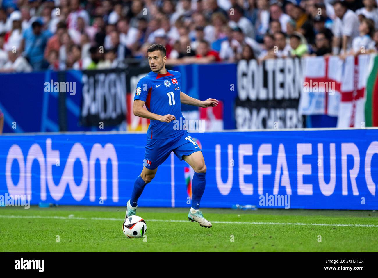 Laszlo Benes (Slowakei, #11) am Ball, GER, England (ENG) vs Slovakia ...