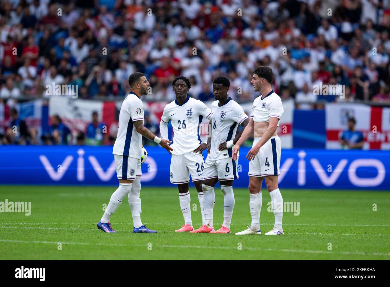Kyle Walker (England, #02), Kobbie Mainoo (England, #26), Marc Guehi ...