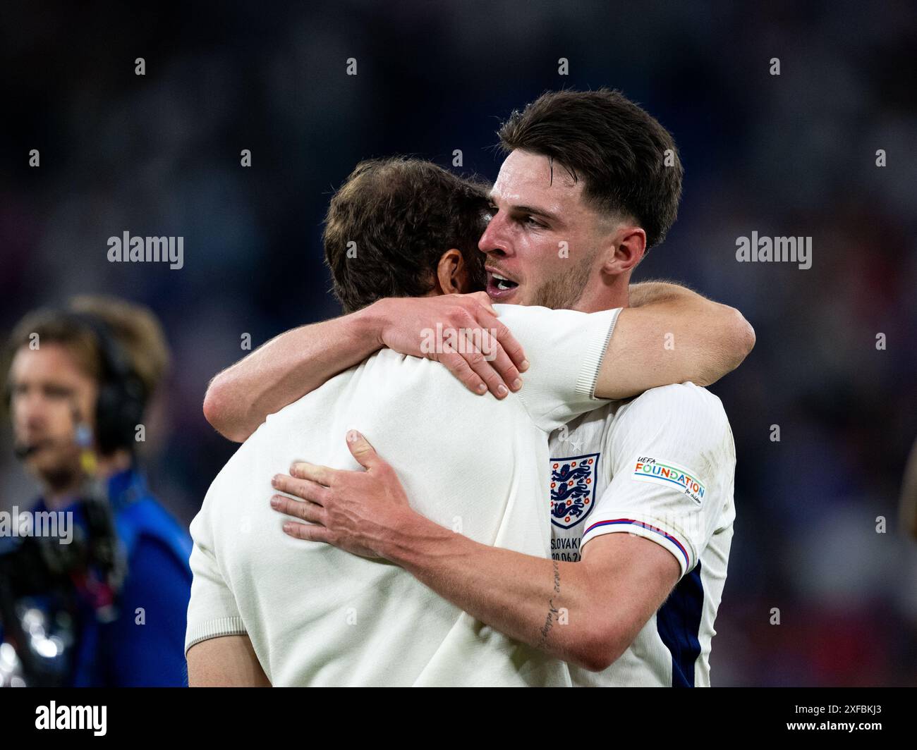 Declan Rice (England, #04) umarmt Gareth Southgate (England, Trainer ...