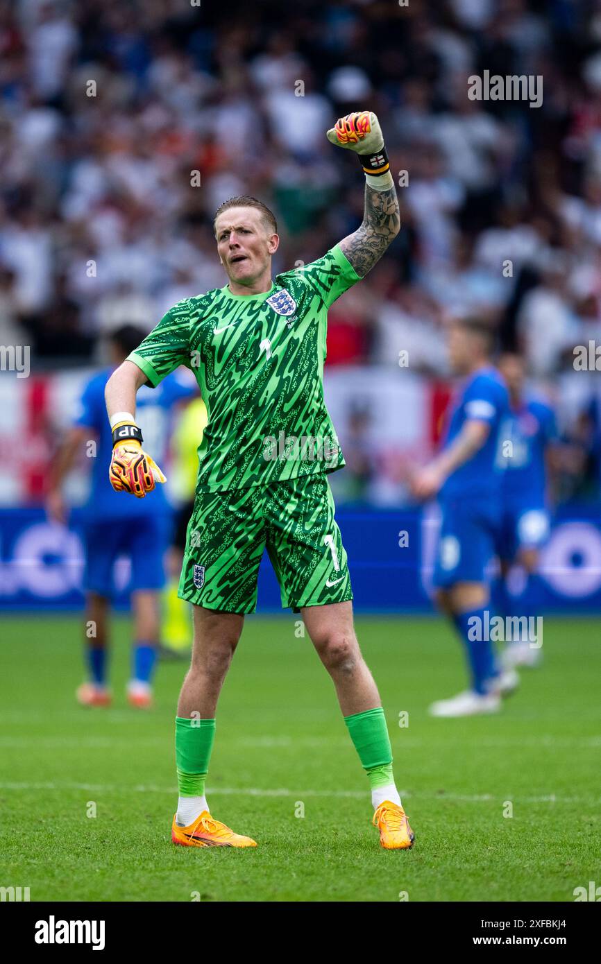 Jordan Pickford (England, #01) jubelt ueber das vom VAR anschließend ...