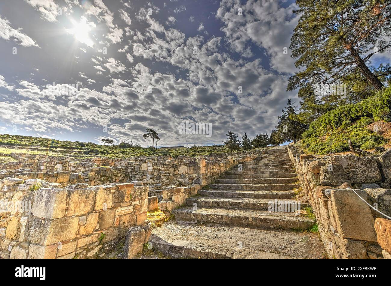 Ancient greek stone stairs hi-res stock photography and images - Alamy
