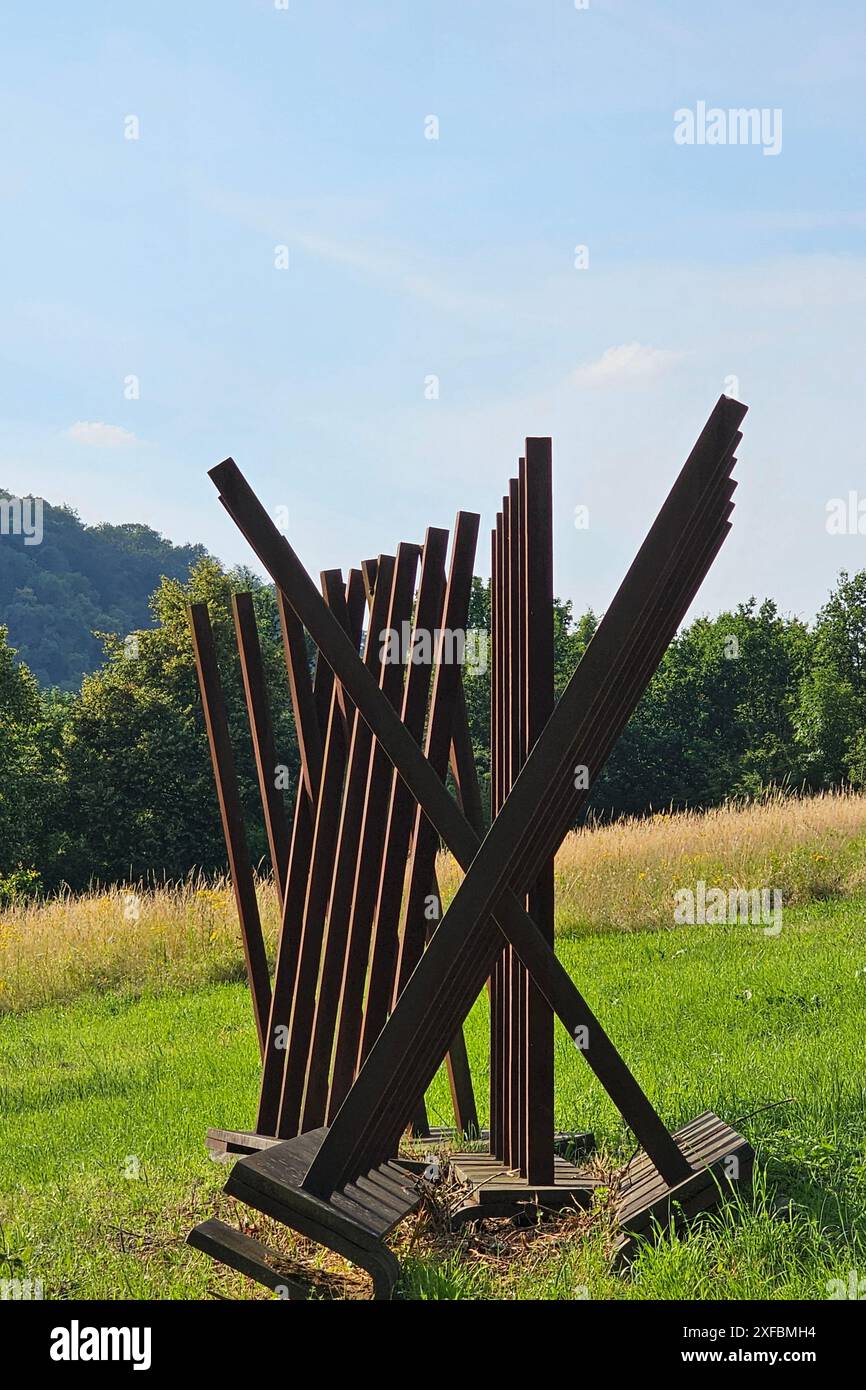 Traditioneller Heuschober wartet auf die Heuernte und seinen Einsatz ...