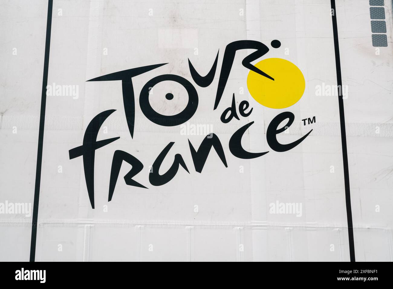 Tour of France: the colors and logos of all the cities it passes ...