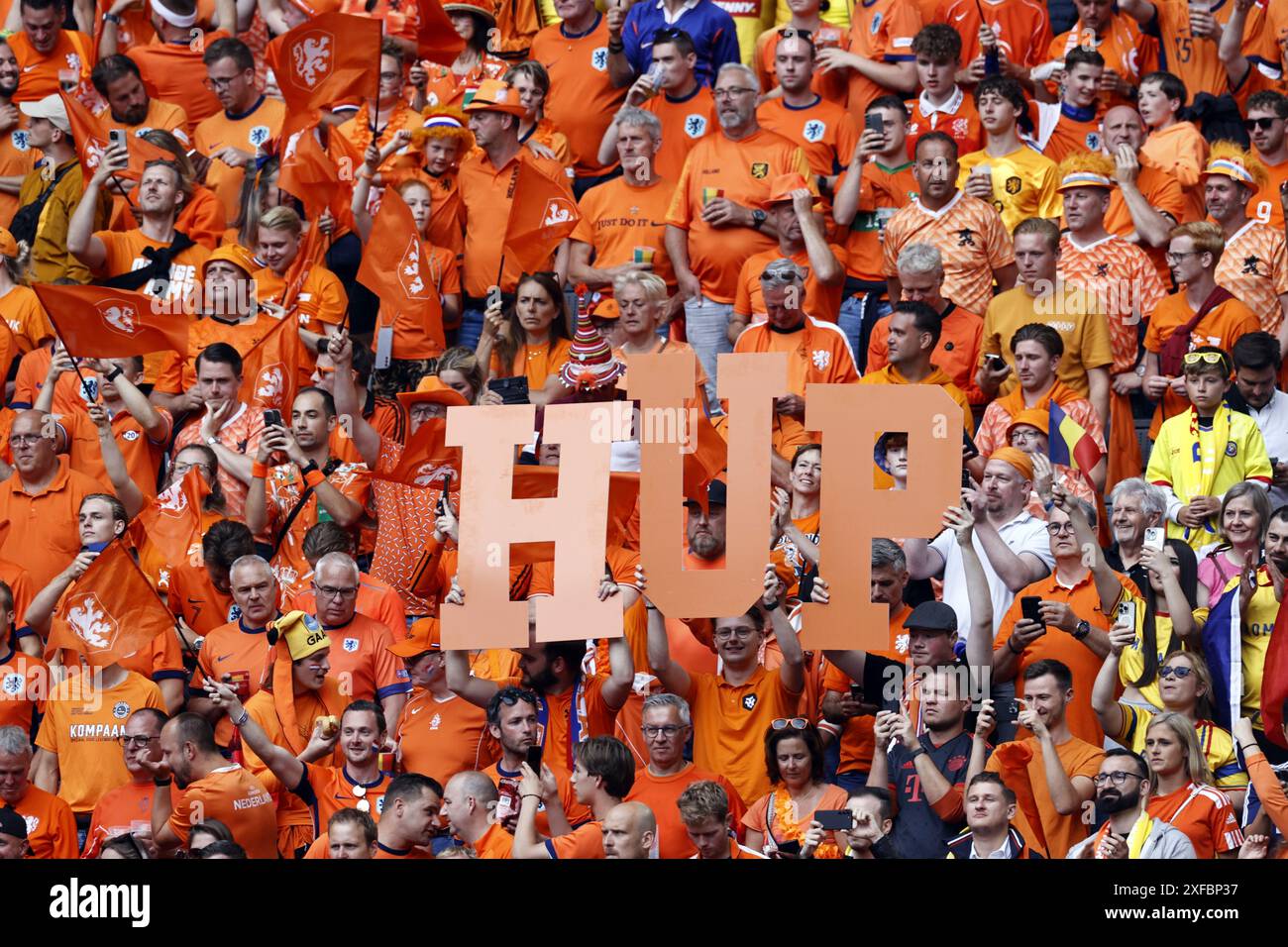 Allianz arena supporters hi-res stock photography and images - Alamy