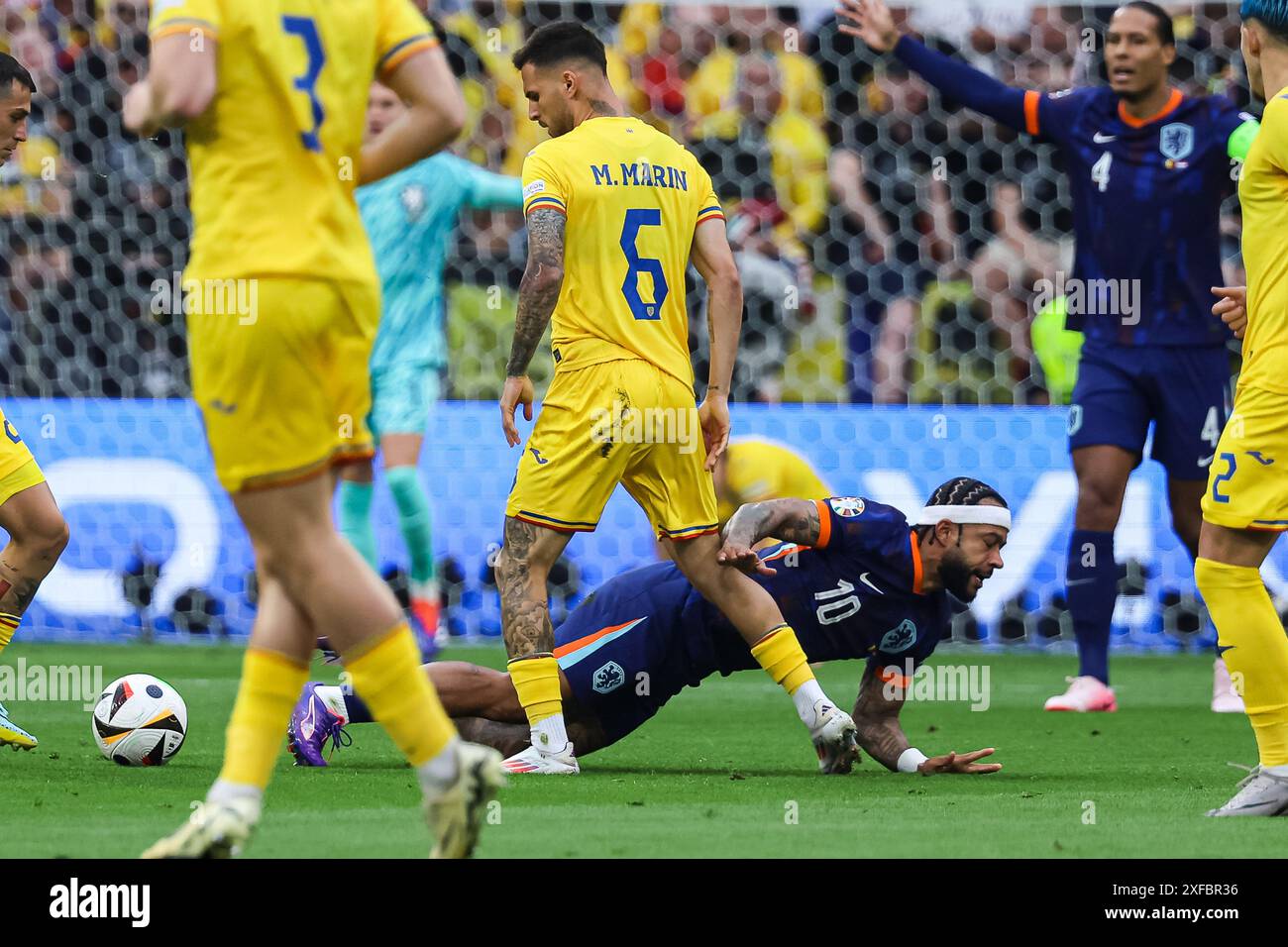 Marius-Mihai Marin (Rumaenien, #06) vs Memphis Depay (Niederlande, #10 ...