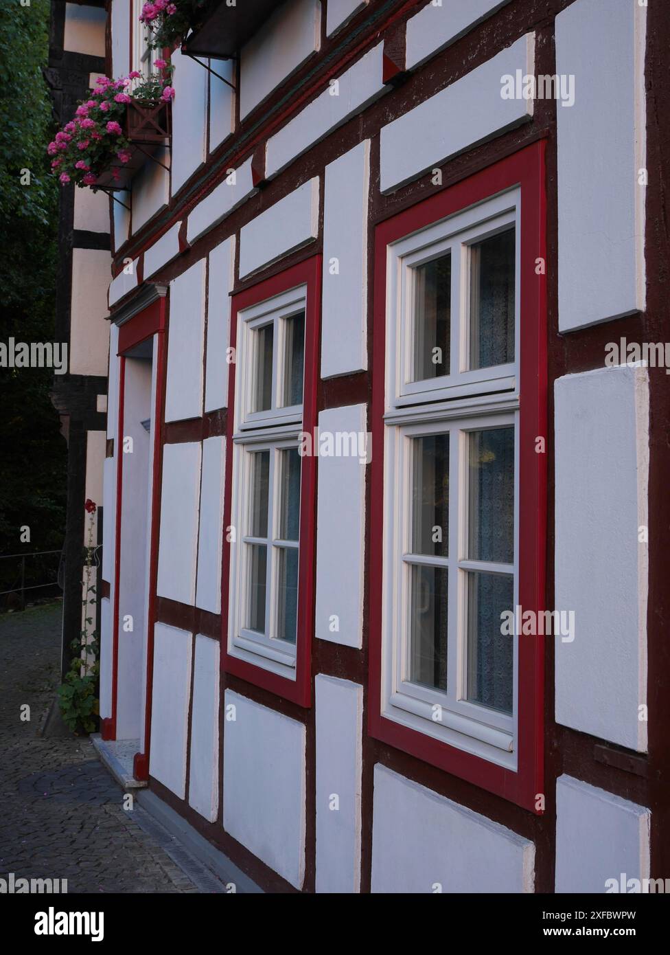 Red window frames hi-res stock photography and images - Alamy