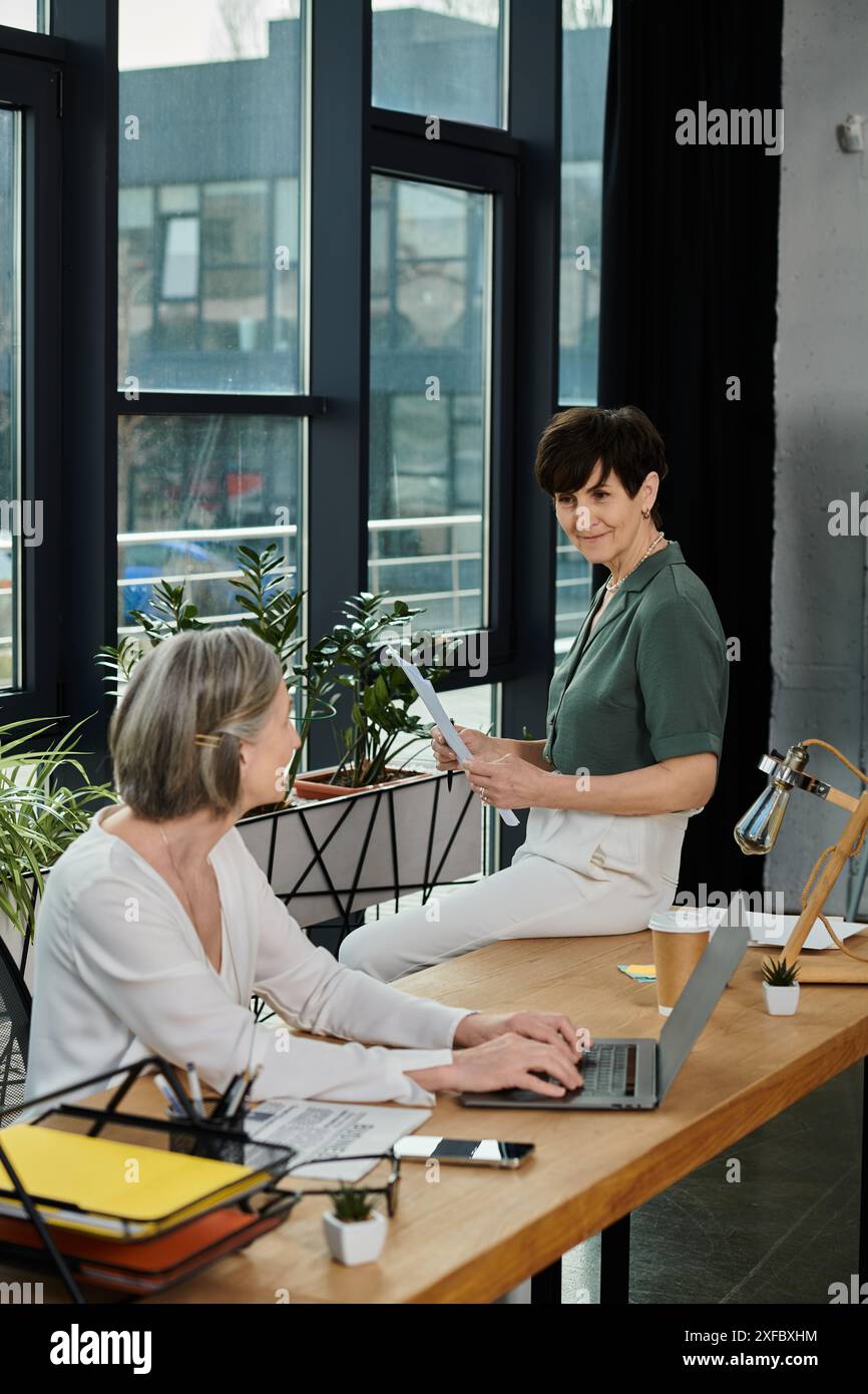 Focused collaboration hi-res stock photography and images - Alamy