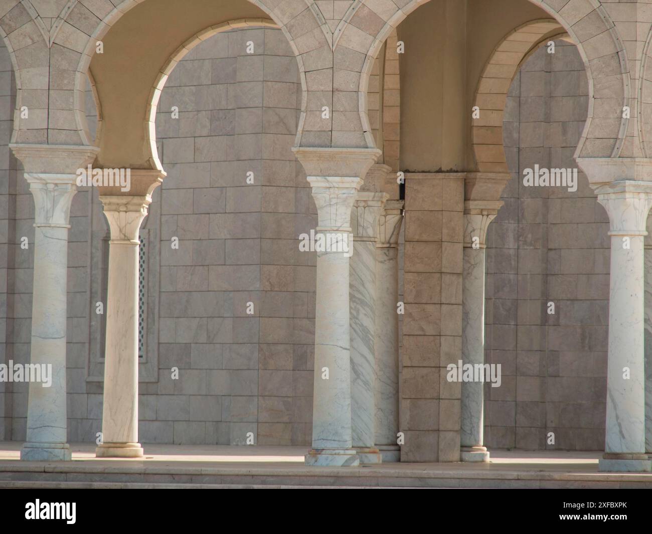 Curved column hi-res stock photography and images - Alamy