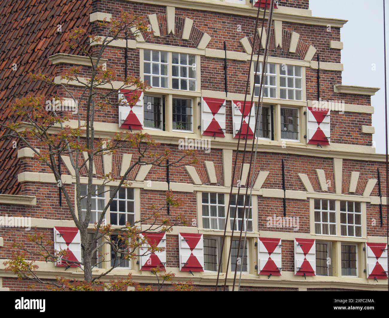 Red brick and white facade hi-res stock photography and images - Alamy