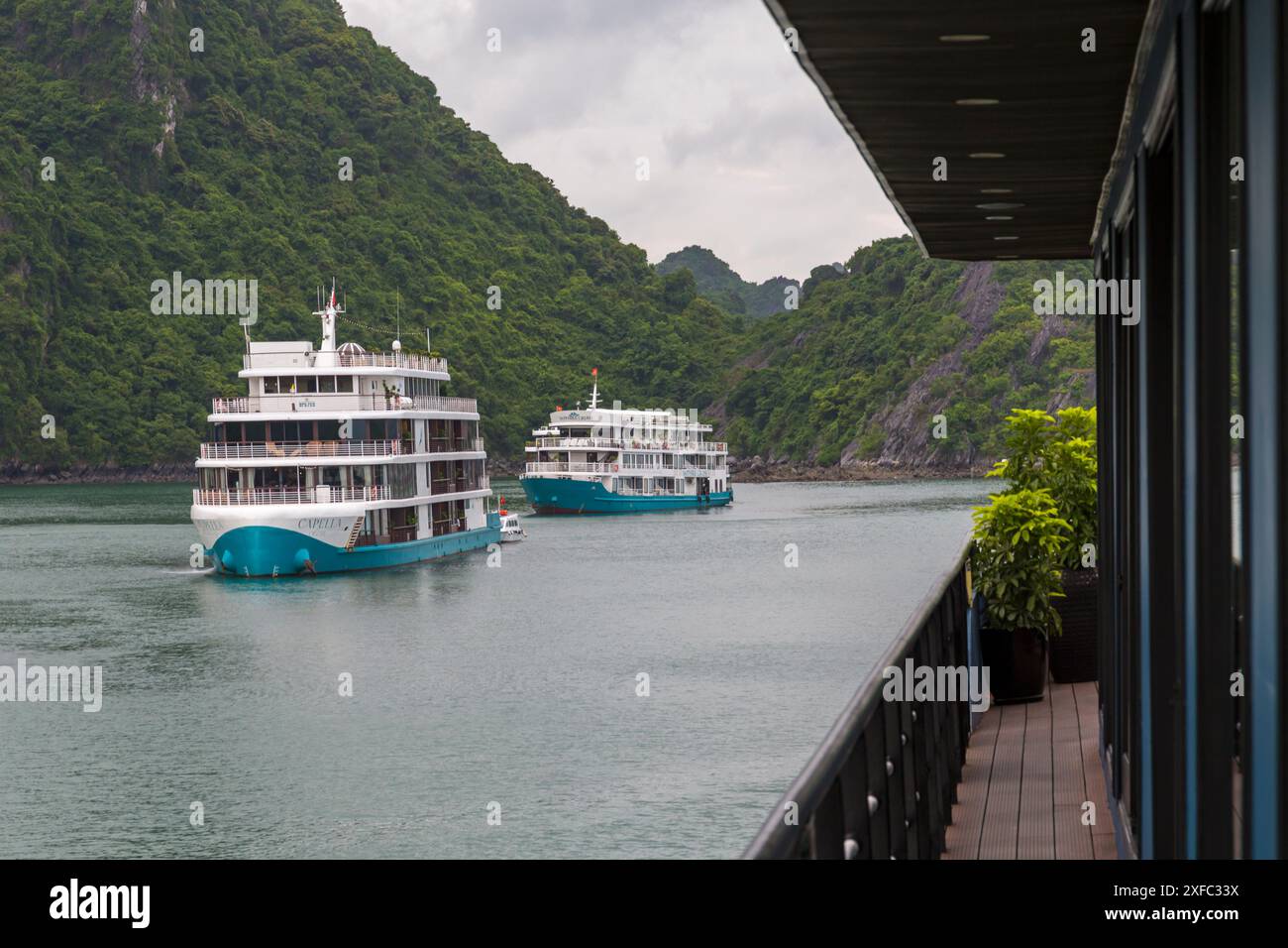 Cruise ships cruiships at Halong Bay Ha long Bay with cruise boats in ...