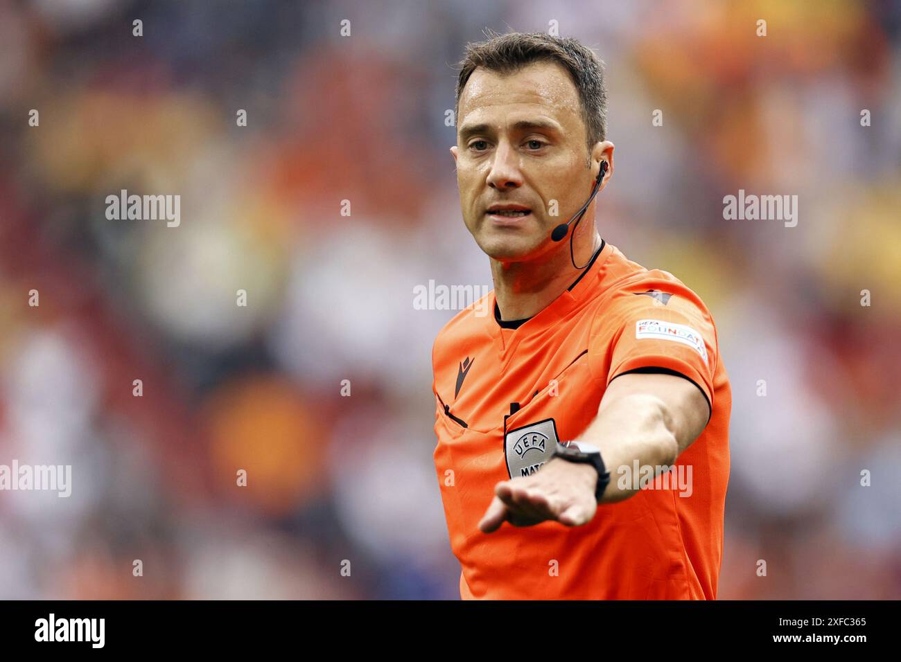 MUNICH - Referee Felix Zwayer during the UEFA EURO 2024 round of 16 ...