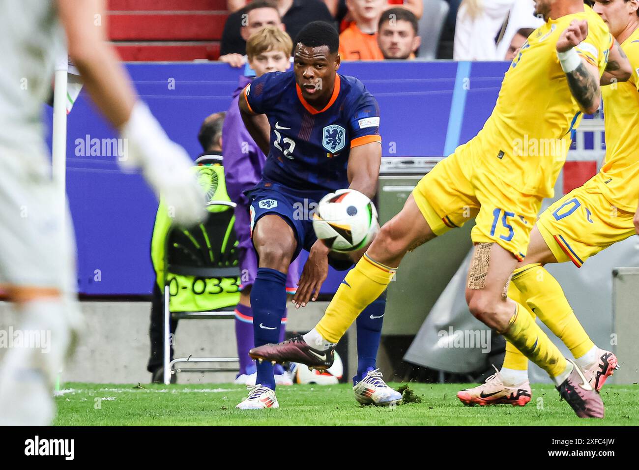 Denzel Dumfries (Niederlande, #22) GER, Rumaenien (ROM) vs. Niederlande ...