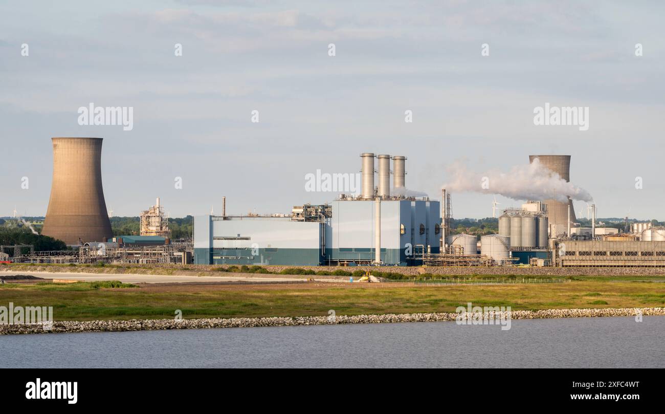 Salt End gas fired power station on he Humber estuary, Yorkshire ...