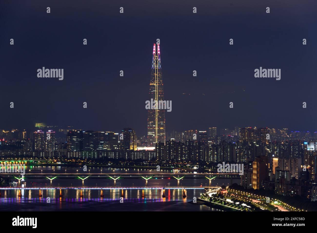 General view of the Han River, bridges, and Lotte Tower from the west ...