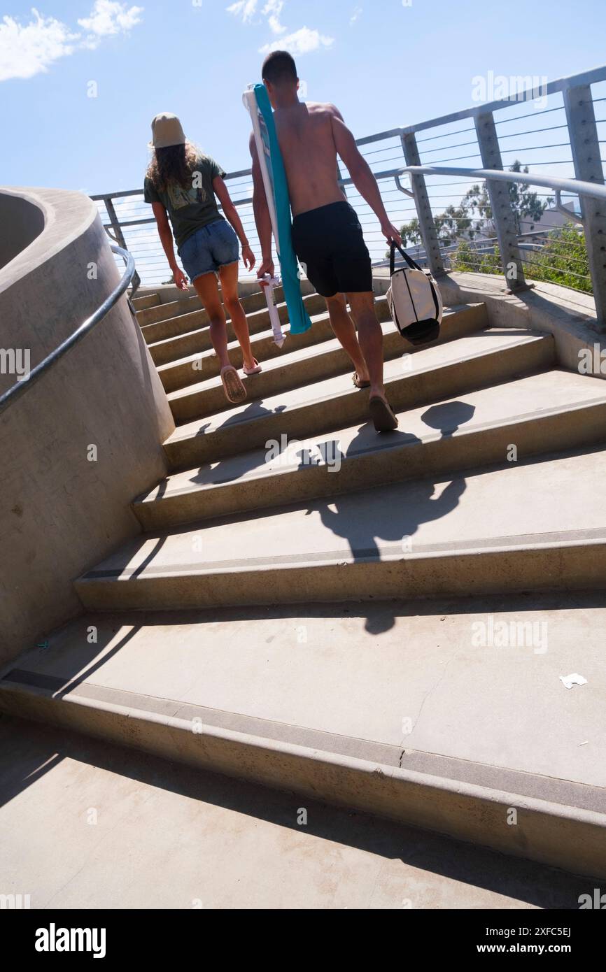 Foot bridge over Pacific Coast Highway, Santa Monica, California ...