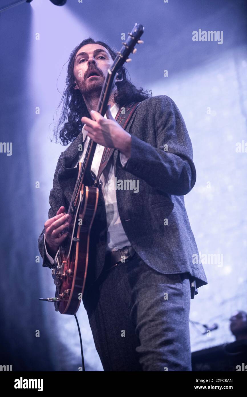 Hozier performing at Poble Espanyol, Alma Festival, Barcelona 30 Jun ...
