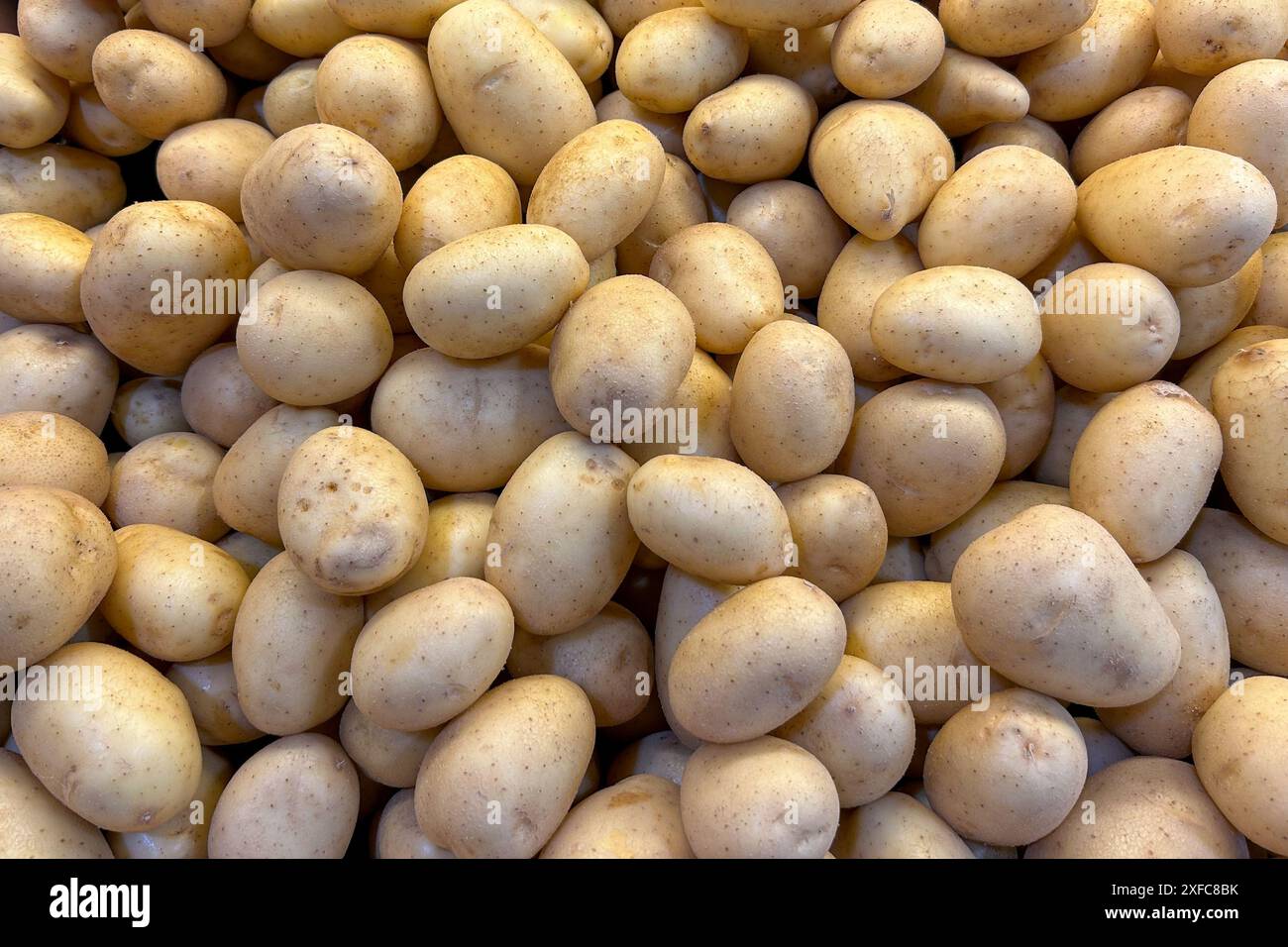 Close up view pile potatoes hi-res stock photography and images - Alamy