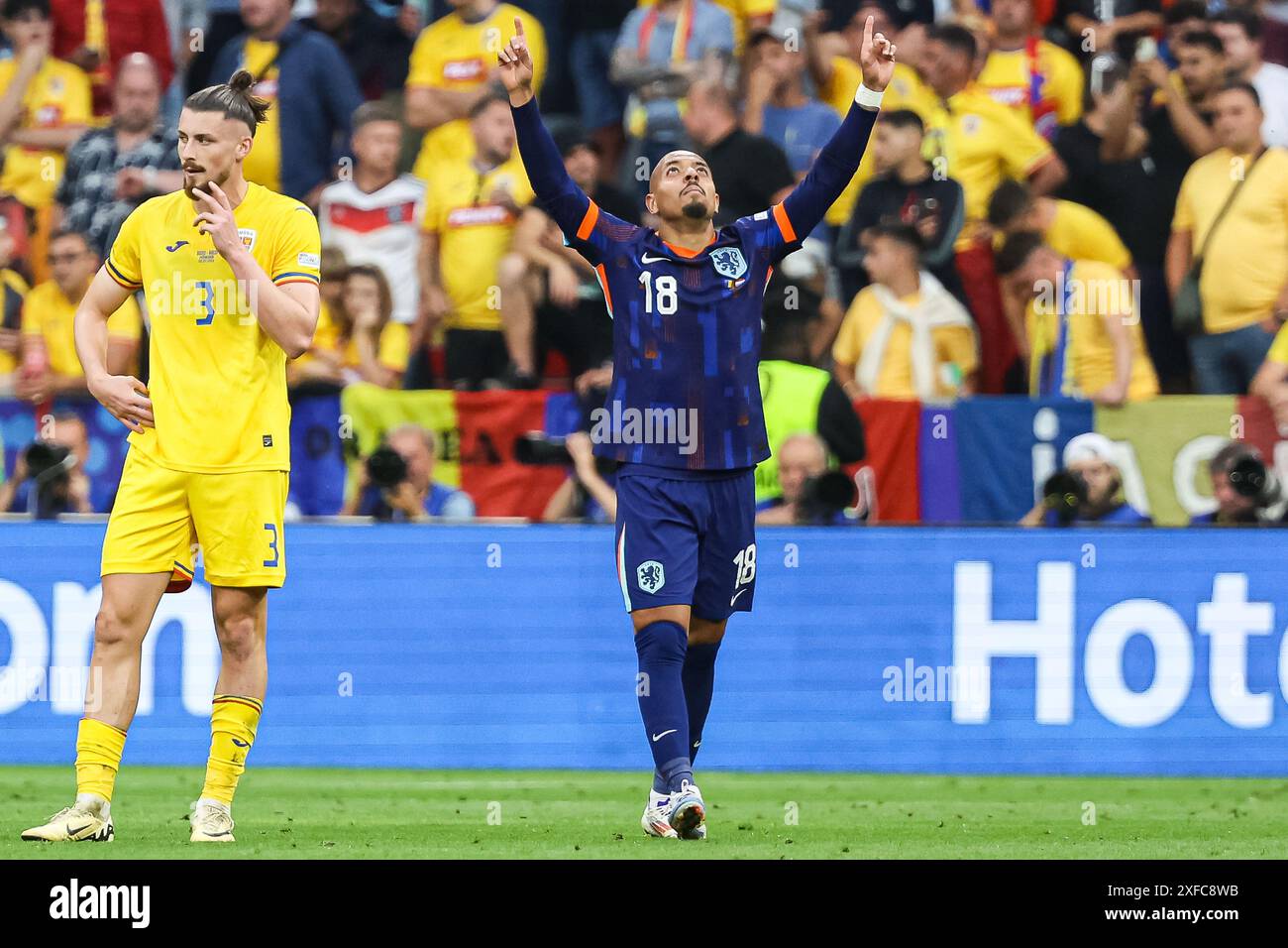 Tor fuer die Niederlande 2:0 duch Donyell Malen (Niederlande, #18 ...