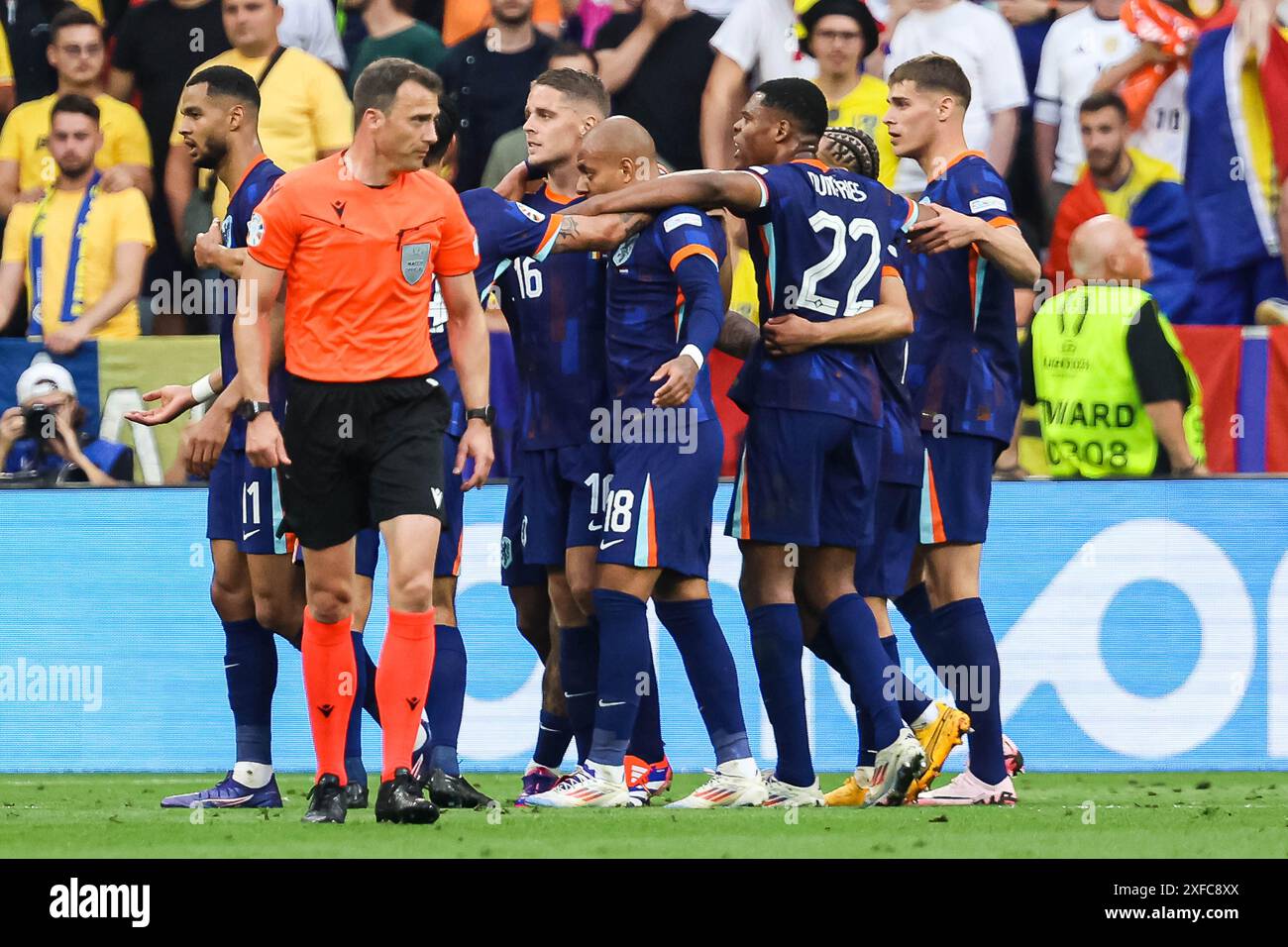 Tor fuer die Niederlande 2:0 duch Donyell Malen (Niederlande, #18 ...