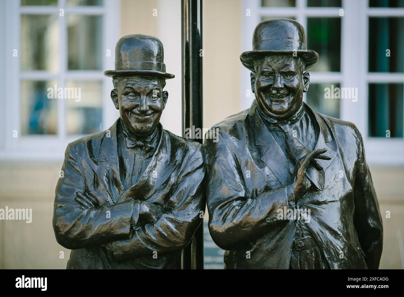 Laurel and Hardy statue in Ulverston unveiled by Ken Dodd and created ...