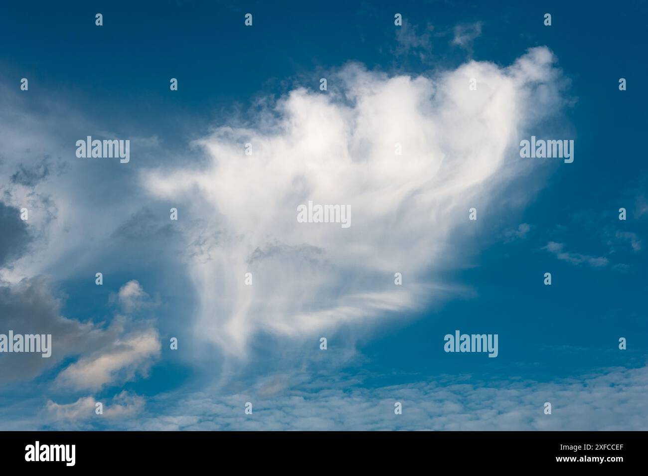 Snowing out cirrus cloud, is known by the Latin cloud name cirrus virga ...