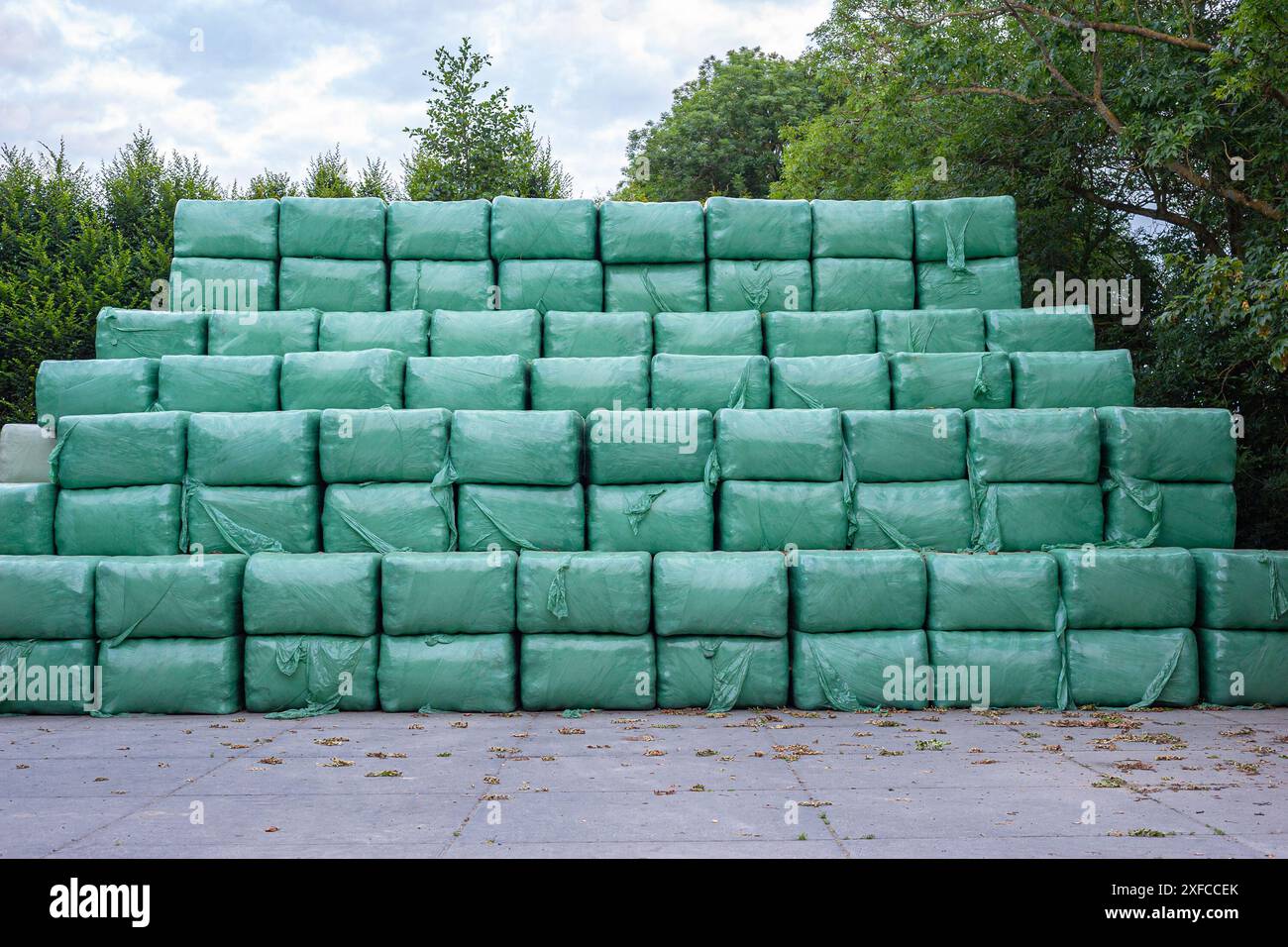 Harvest stacks hi-res stock photography and images - Alamy