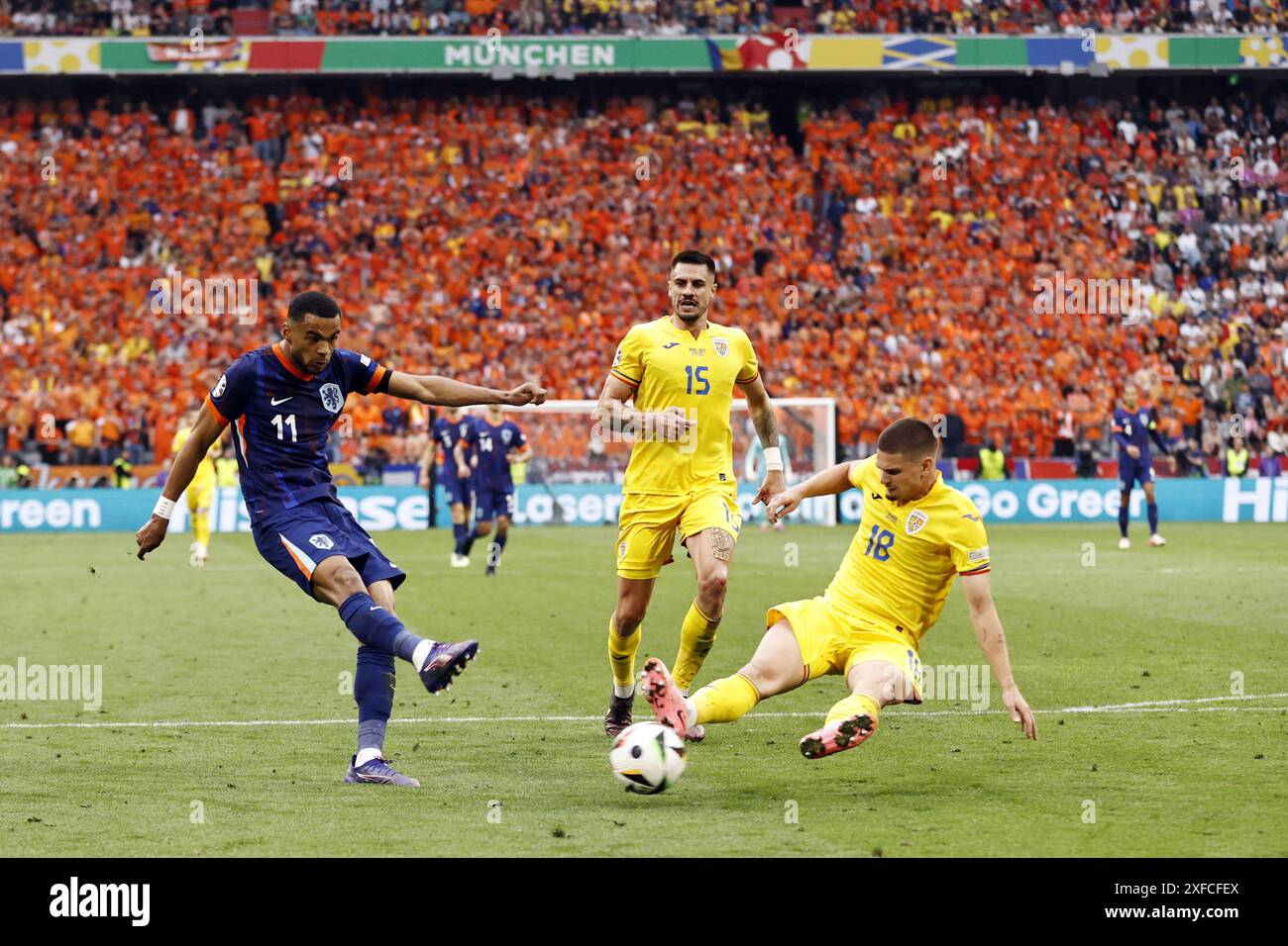 MUNICH - (l-r) Cody Gakpo of Holland, Andrei Burca of Romania, Razvan ...