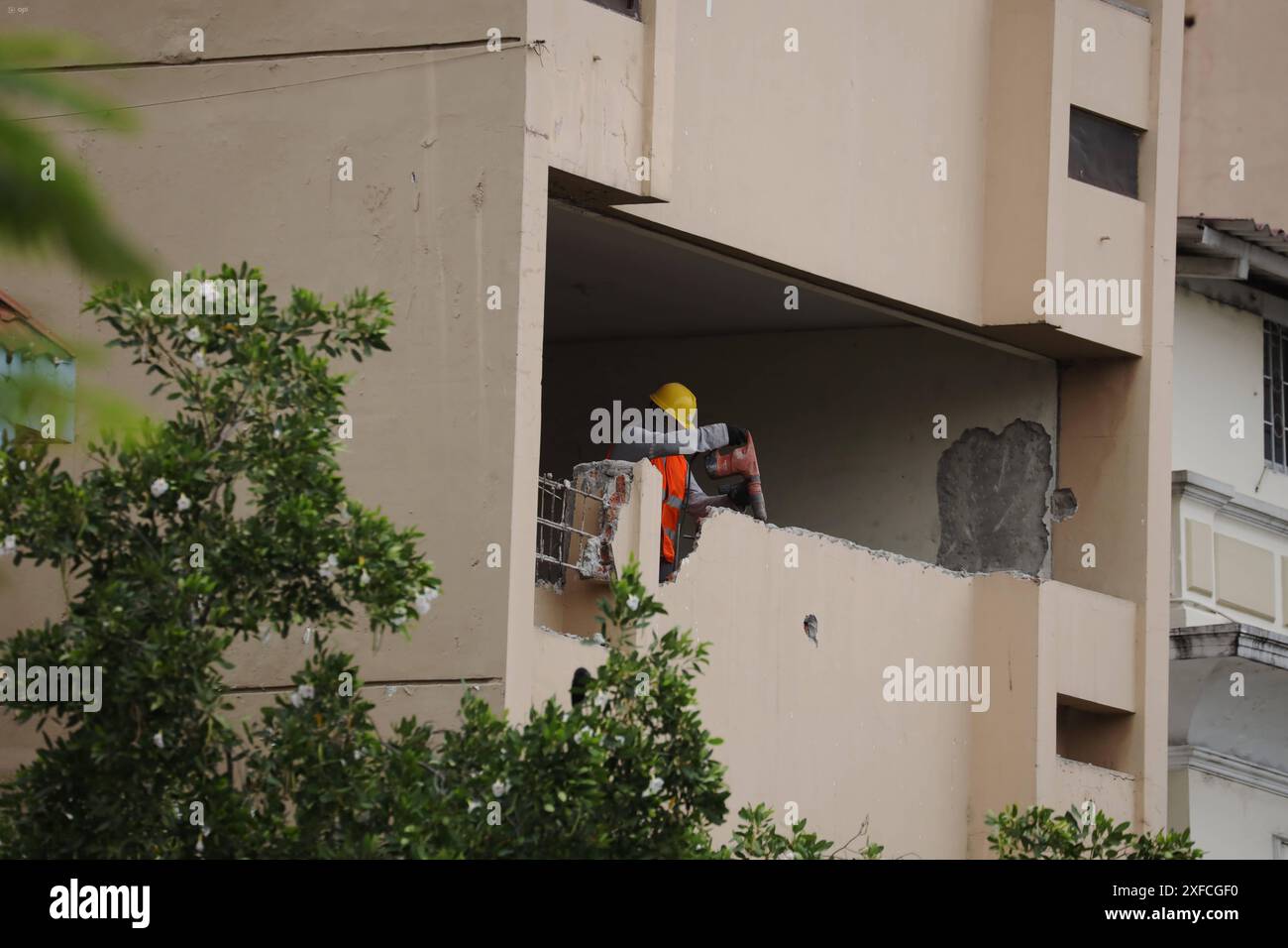 GYE TRABAJOS EDIFICIO FANTASIA Guayaquil, Tuesday, July 02, 2024 With ...