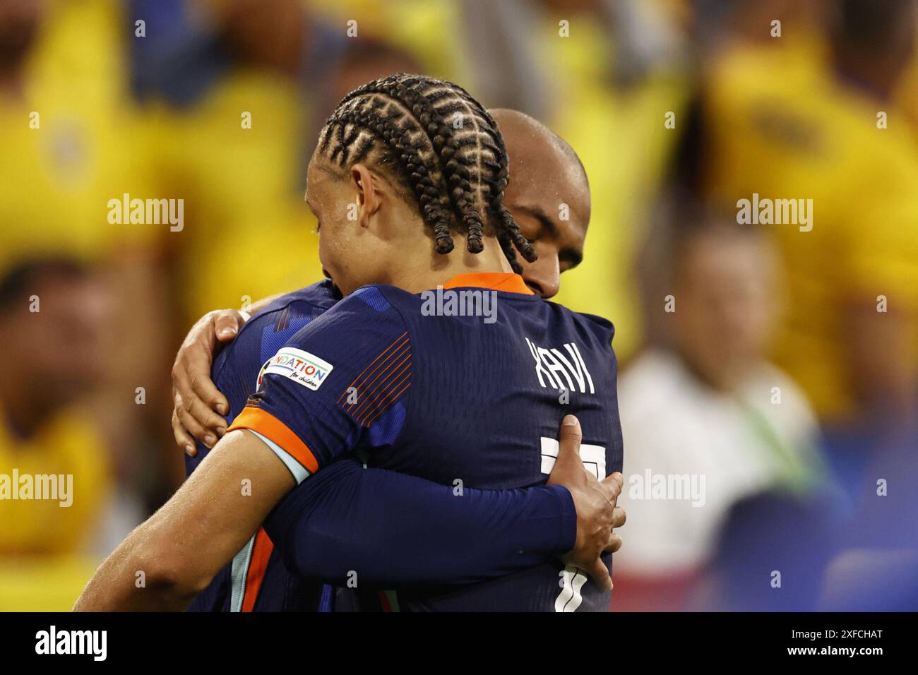 MUNICH - (l-r) Donyell Malen of Holland, Xavi Simons of Holland ...