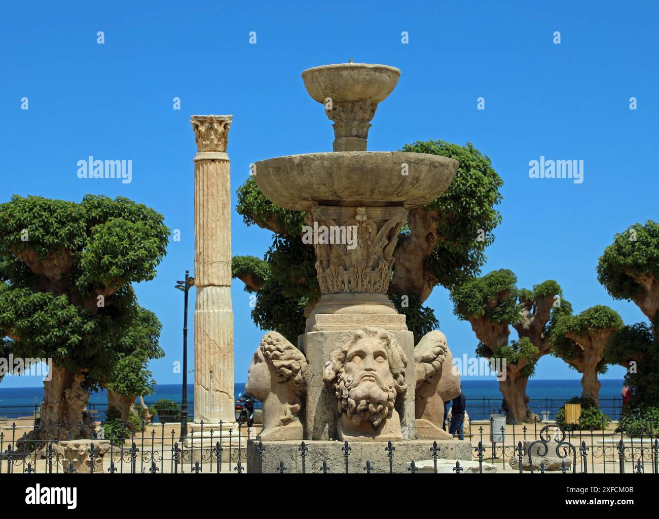 Maritime fountain sculpture hi-res stock photography and images - Alamy