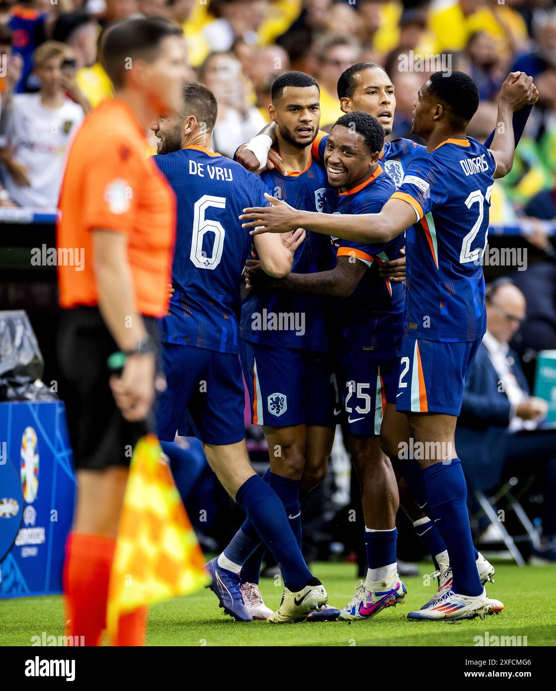 MUNICH - (l-r) Stefan de Vrij, Cody Gakpo, Steven Bergwijn, Virgil van ...