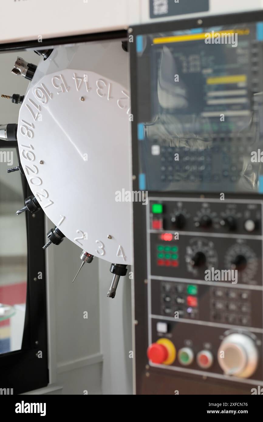 CNC milling machine with drum type tool magazine for automatic tool ...