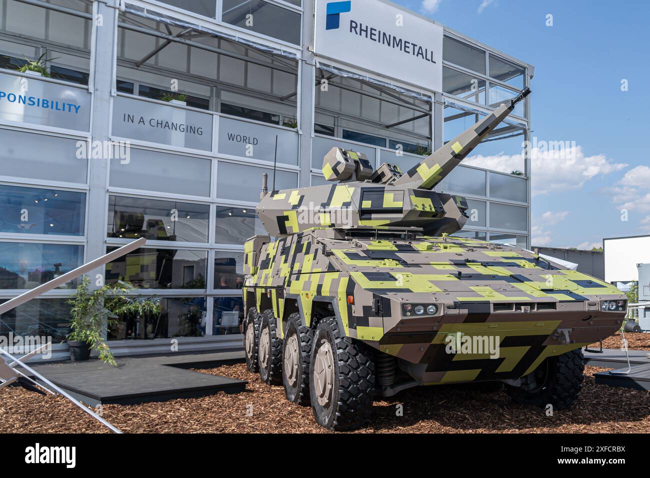 BOXER Skyranger 30, anti-aircraft tank. Short-range air defense assault ...