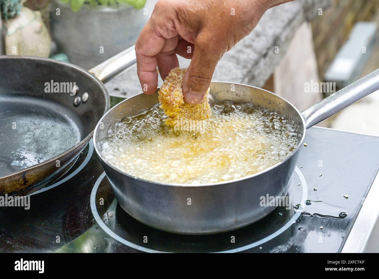Food cooking oil hi-res stock photography and images - Alamy