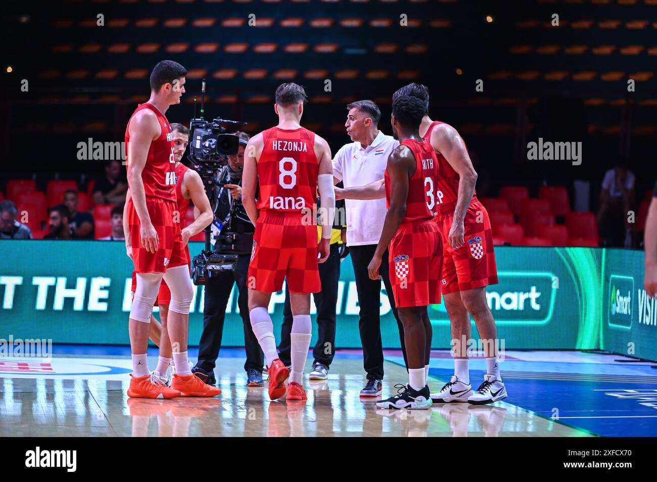 Head Coach Josip Sesar of Croatia with hia players during the FIBA ...
