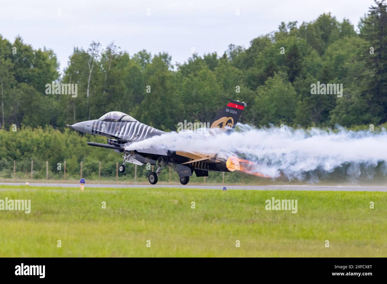 Turkish Air Force display team Solotürk f-16 performing at the Vaasa ...