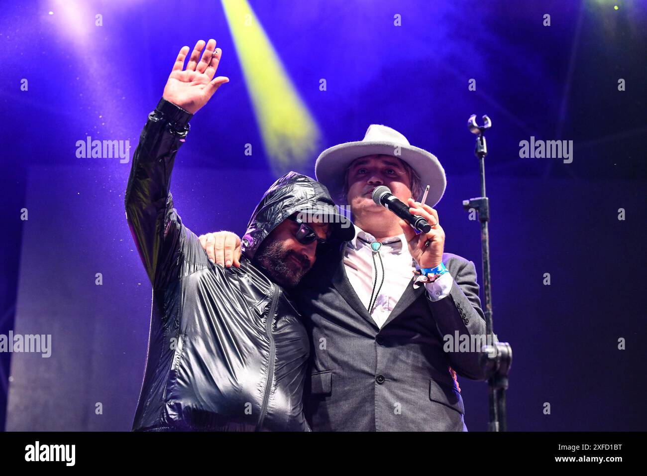 Riccardo Luciano Carotenuto of The Lira and Pete Doherty (The ...