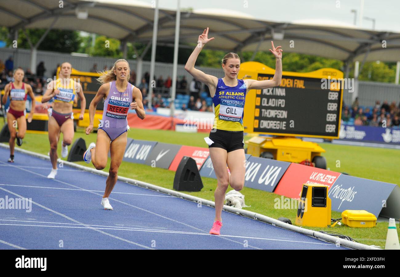 Phoebe Gill wins Women's 800m Stock Photo - Alamy