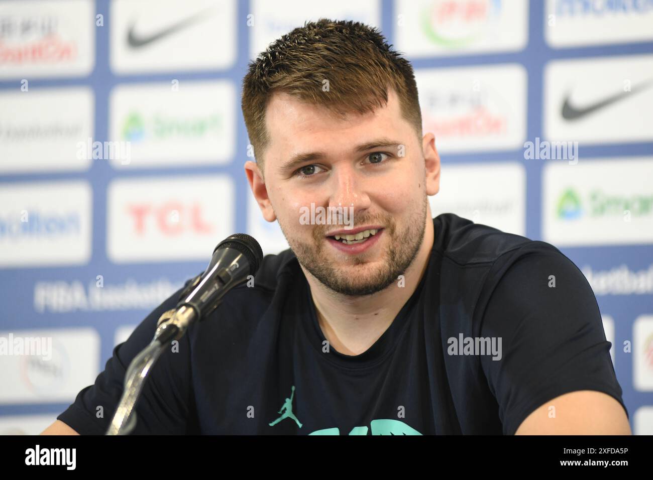 Luka doncic 2024 hi-res stock photography and images - Alamy