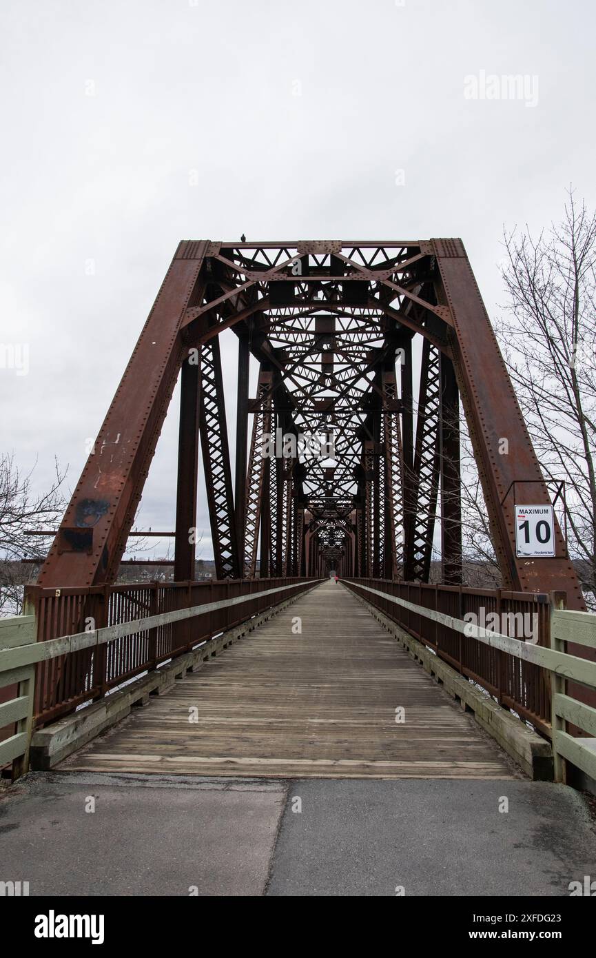 Bill Thorpe Walking Bridge from south riverfront in downtown ...