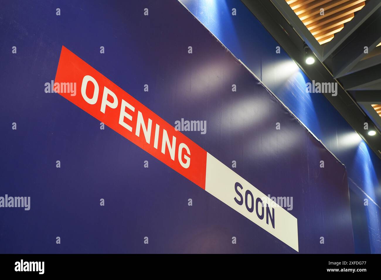 Invitation opening soon hi-res stock photography and images - Alamy