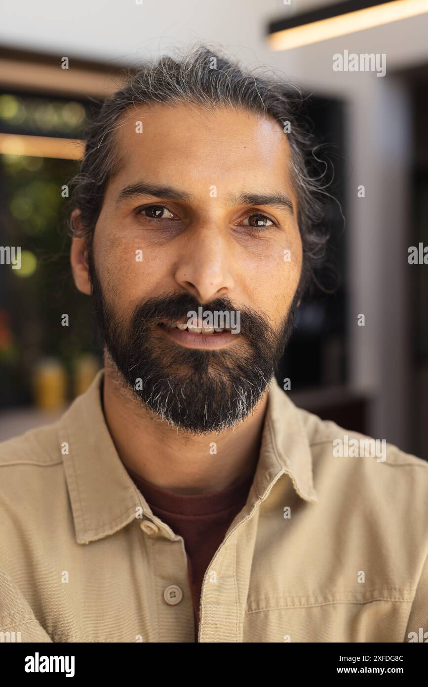 Man long beard posing hi-res stock photography and images - Alamy