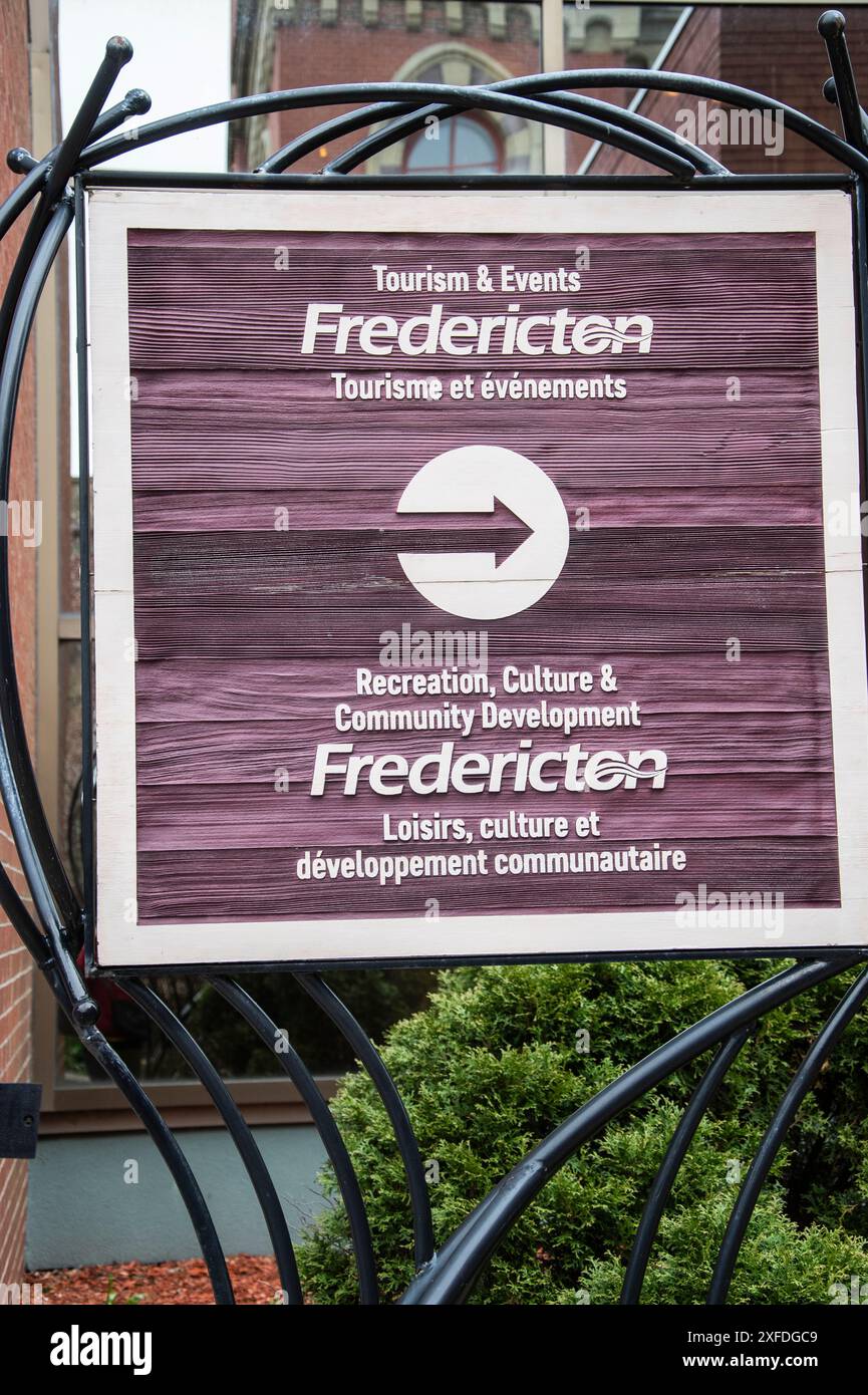 Tourism & Events direction sign to recreation, culture on Queen Street ...