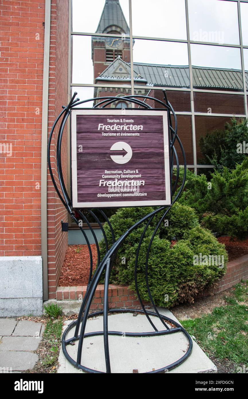Tourism & Events direction sign to recreation, culture on Queen Street ...