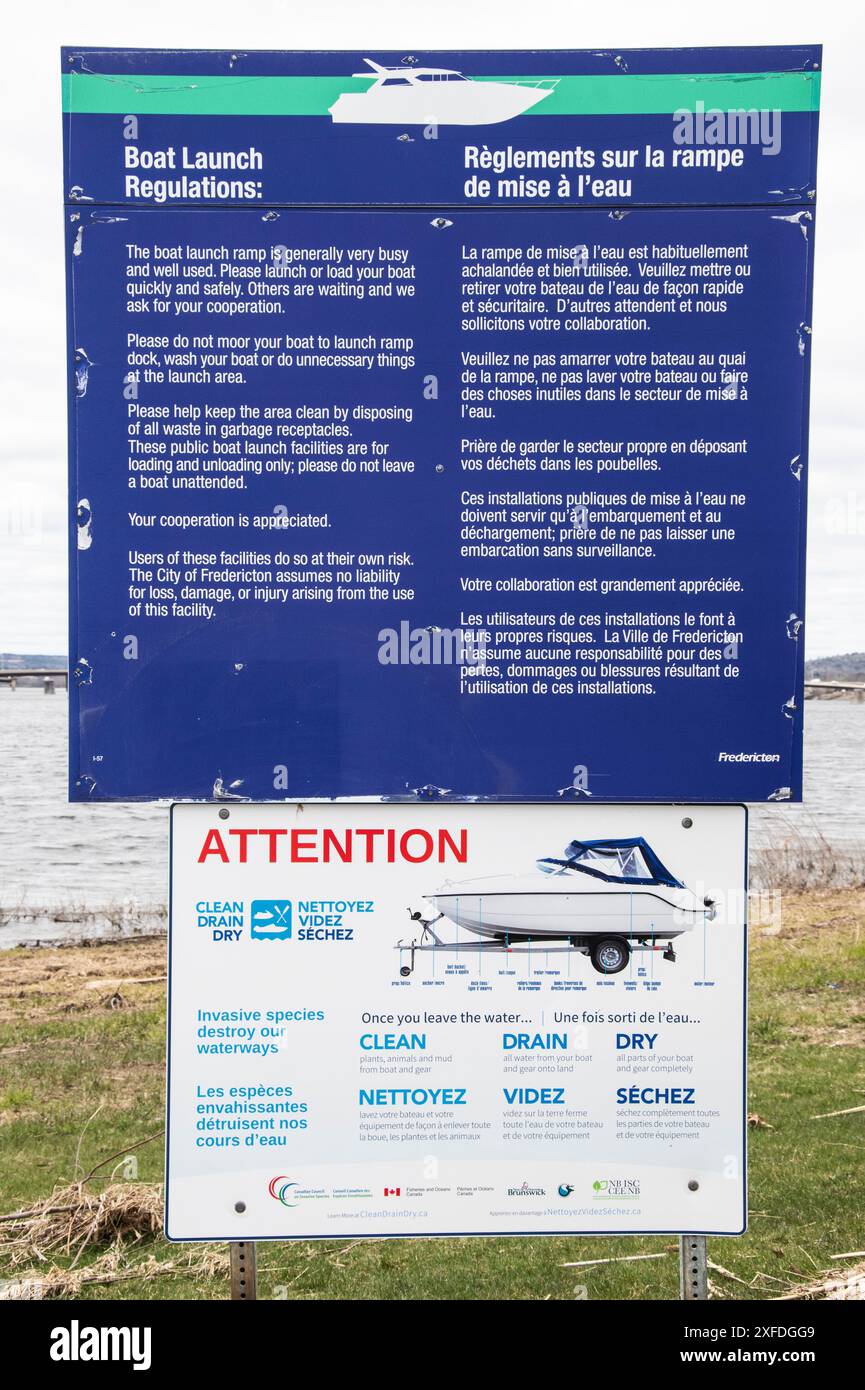 Boat launch regulations sign at Carleton Park north riverside in ...