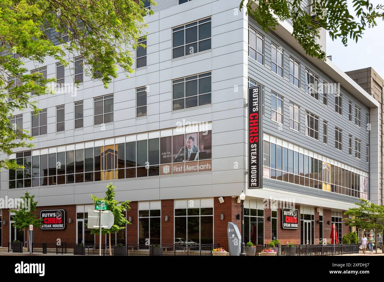 Ruth's Chris Steak House and First Merchants Bank are corner tenants of ...