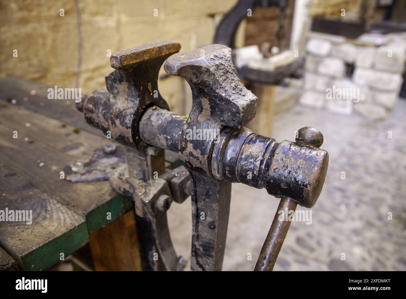 Tightening material hi-res stock photography and images - Alamy