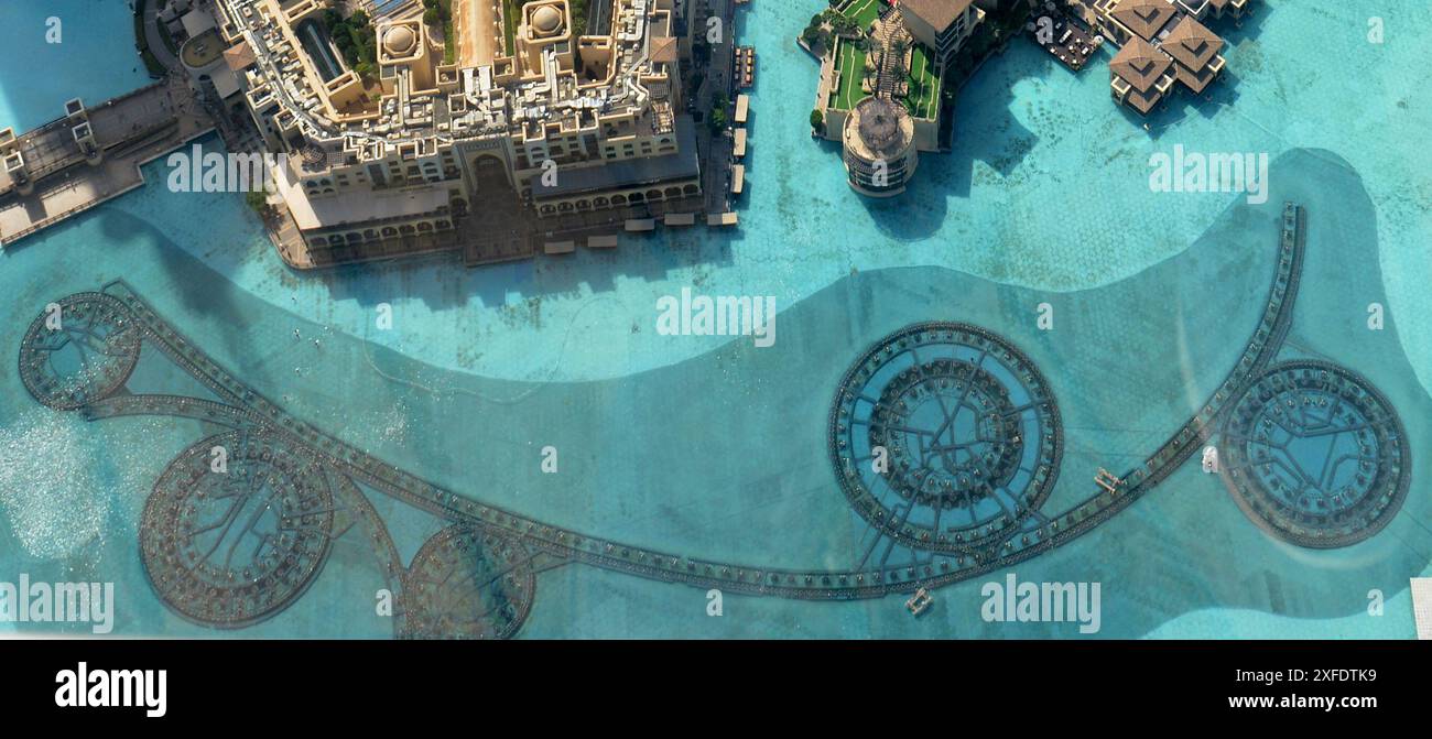 Aerial view of the Dubai fountain in downtown Dubai, UAE Stock Photo ...